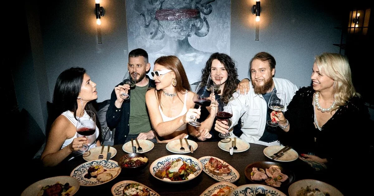 Гастробар «Свои 3.3» Москва: бронирование, цены, меню, адрес, фото, отзывы — Официальный сайт ...